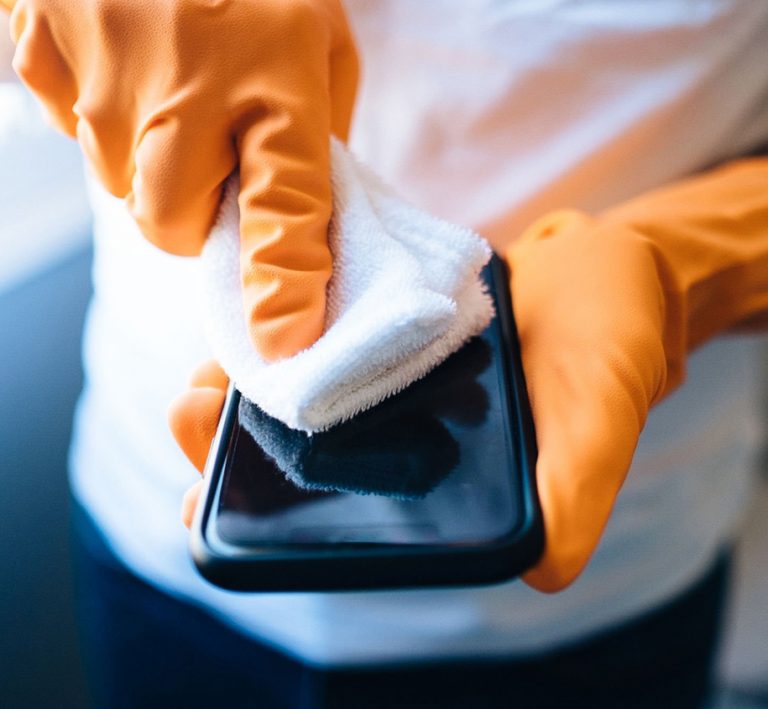 7 Quick Hacks For Scratch-Free Phone Screen - DailyObjects Blog